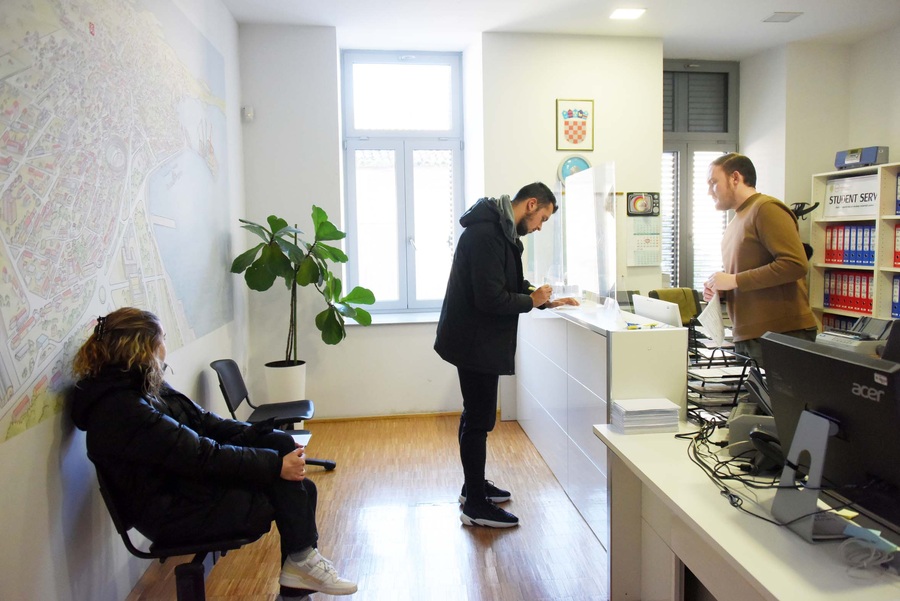 Studentski centar Pula: Student servis